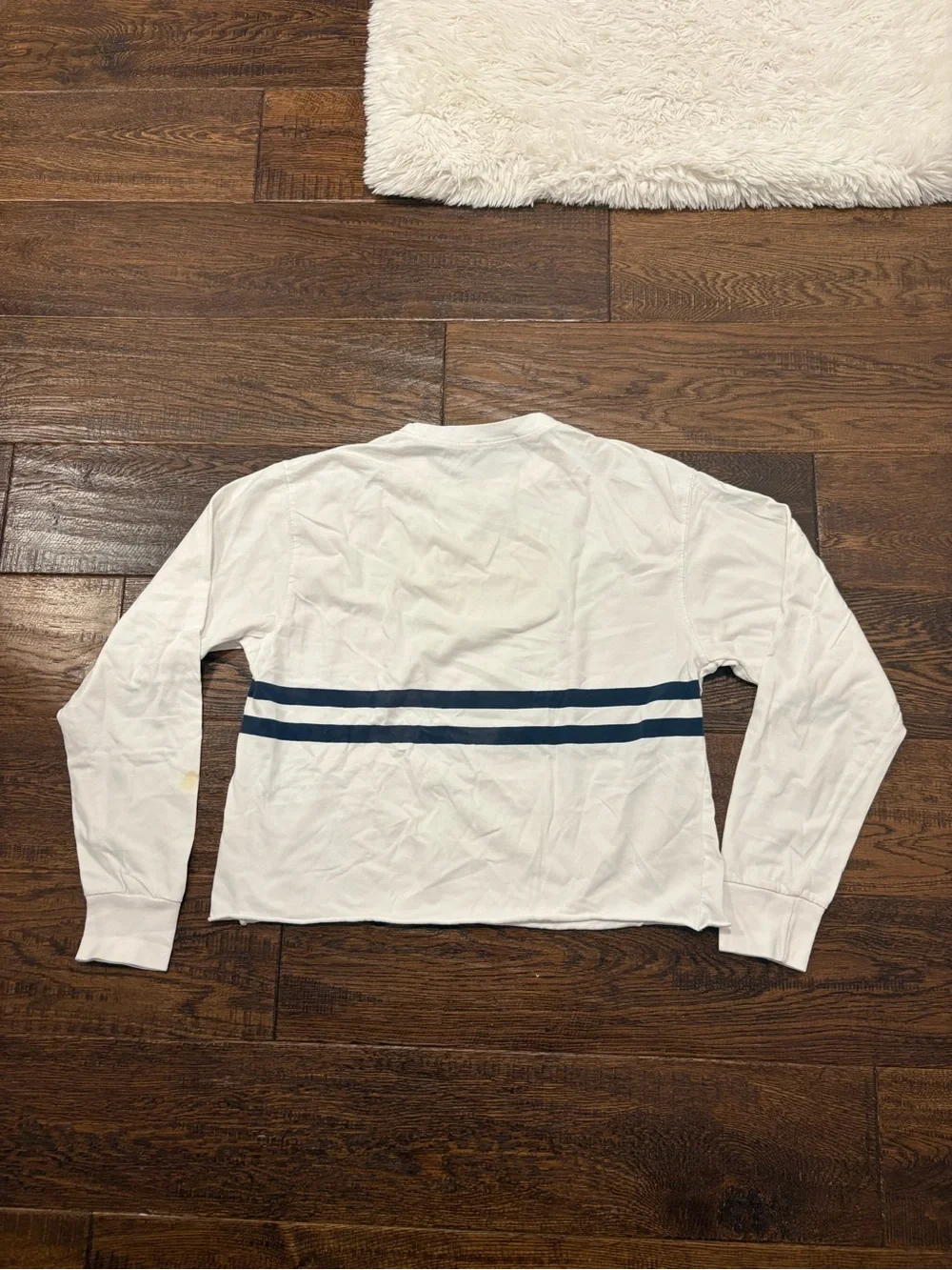 Brandy Melville | Tops | Brandy Melville White Tee With Navy Logo Tag ...